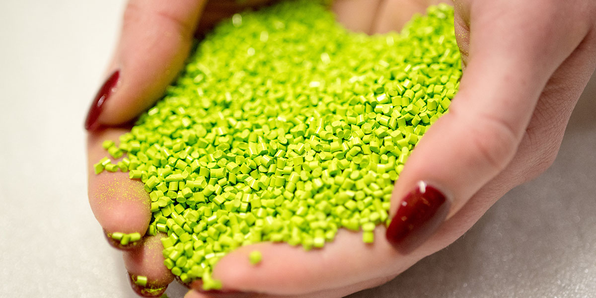 How to choose materials for plastic products